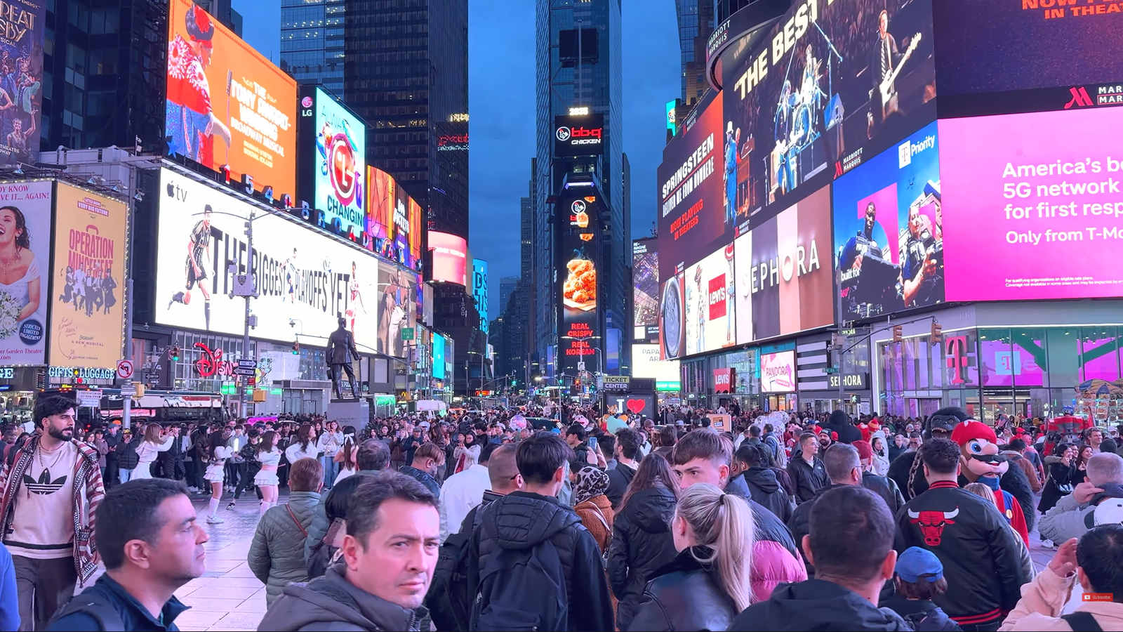 Times Square USA: Location, History, Attractions, Things to Do, Food ...
